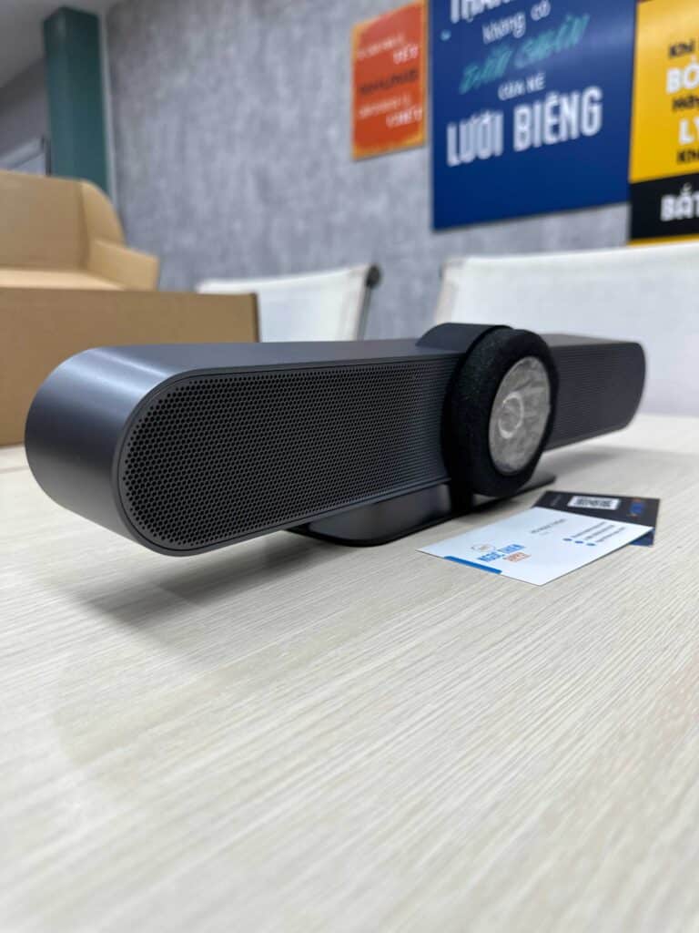 Logitech Meetup: Góc nhìn siêu rộng 120°, chất lượng 4K