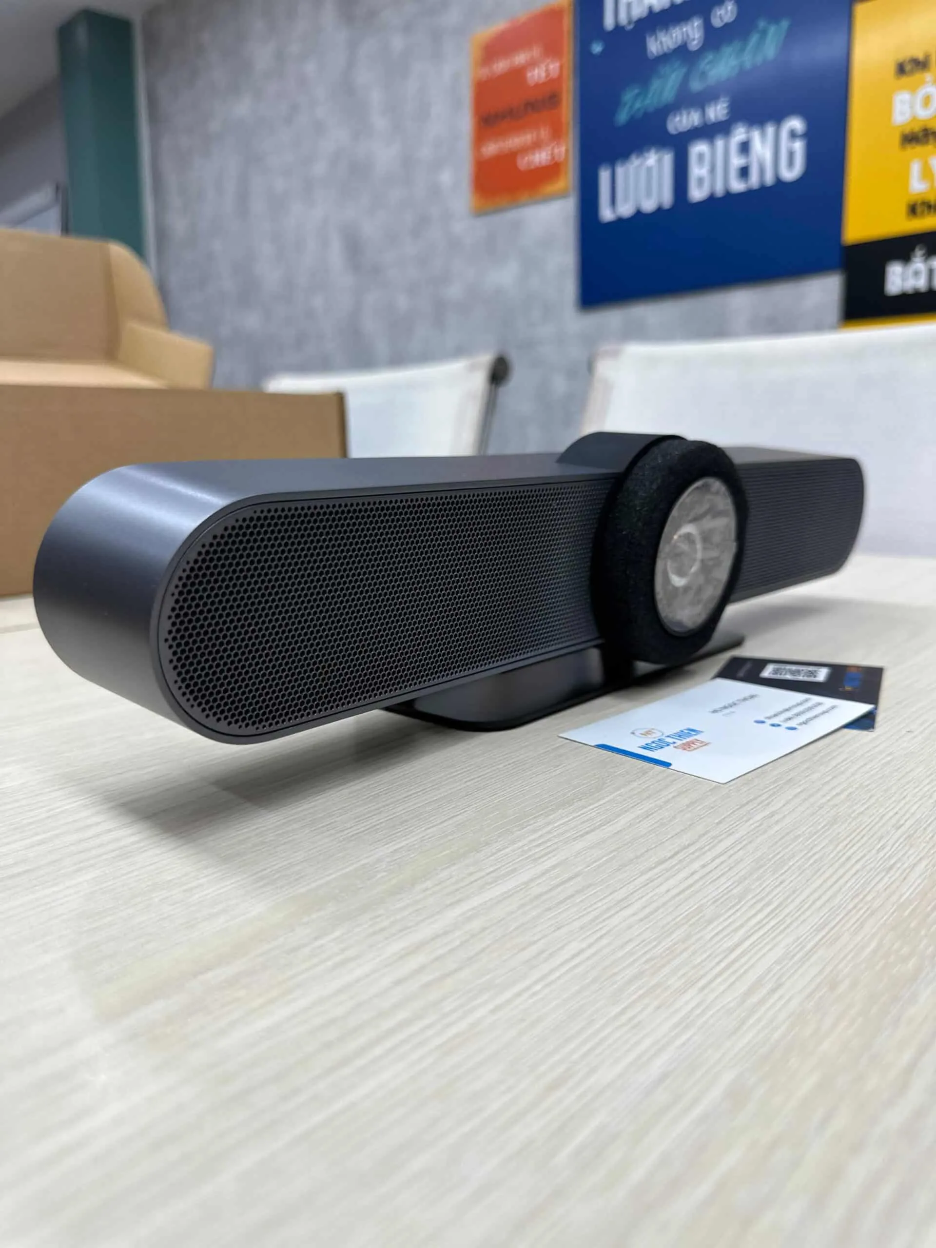 Logitech Meetup: Góc nhìn siêu rộng 120°, chất lượng 4K