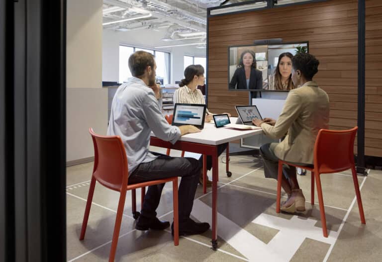 Poly Studio X30 with Remote Control - Thanh video All-in-One